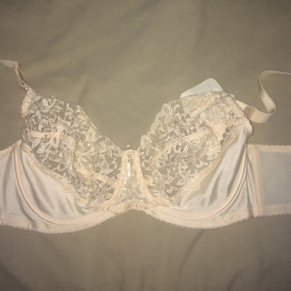 Wacoal | Intimates & Sleepwear | Wacoal Underwire Bra | Poshmark